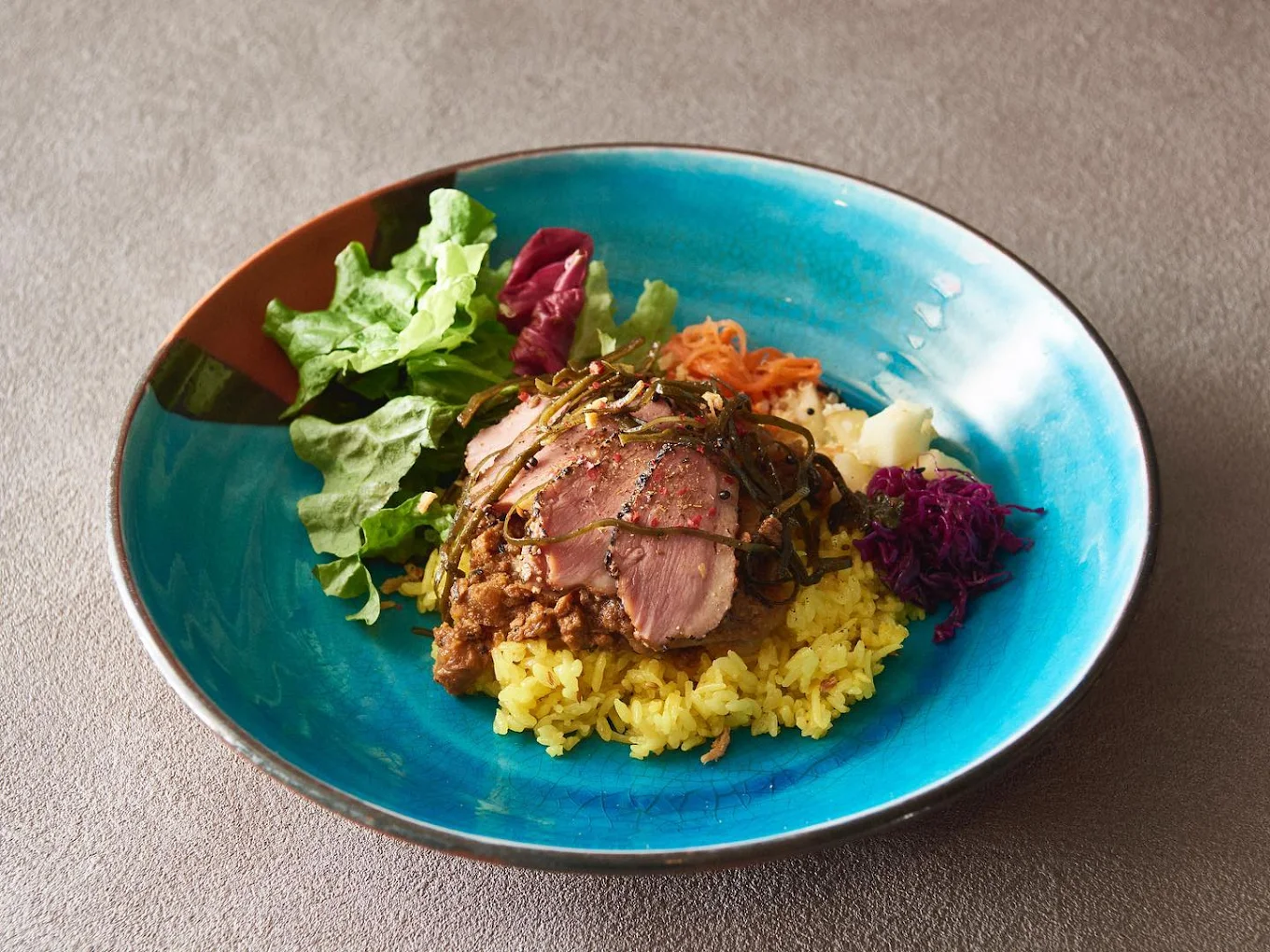 これぞ華麗なる一皿！ミシュランシェフ監修 の四原色カレーを新体験 | anatae